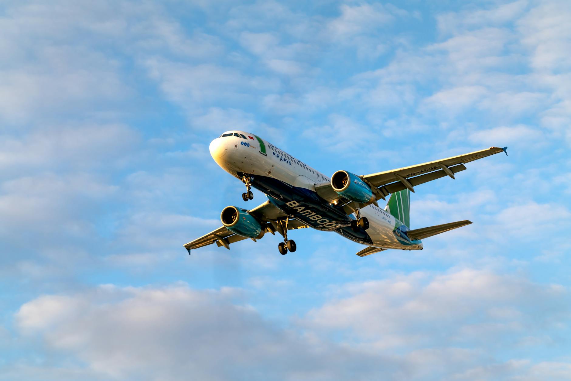 Domestic Flights in Vietnam: Vietjet vs Bamboo vs Vietnam Airlines ...